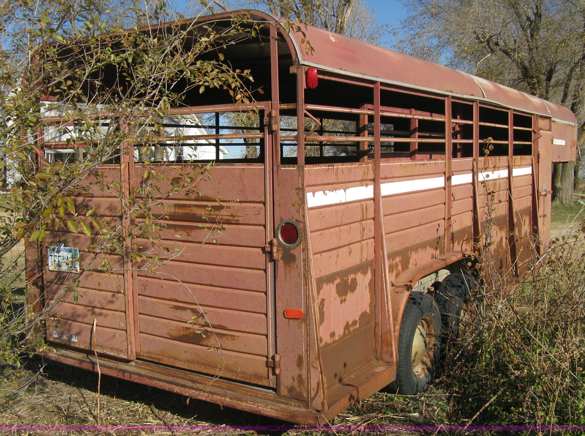 1981 Flying L gooseneck stock trailer in Valley Center, KS | Item B8223 ...