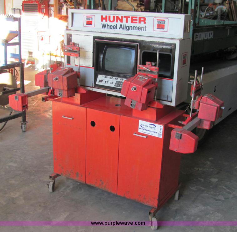Hunter wheel alignment machine in Wakarusa, KS | Item E2664 sold ...