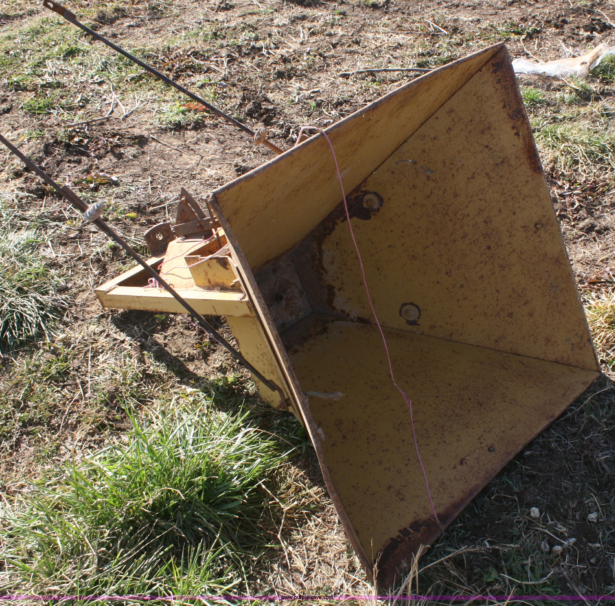 Farm Star spreader in Colony, KS | Item O9805 sold | Purple Wave