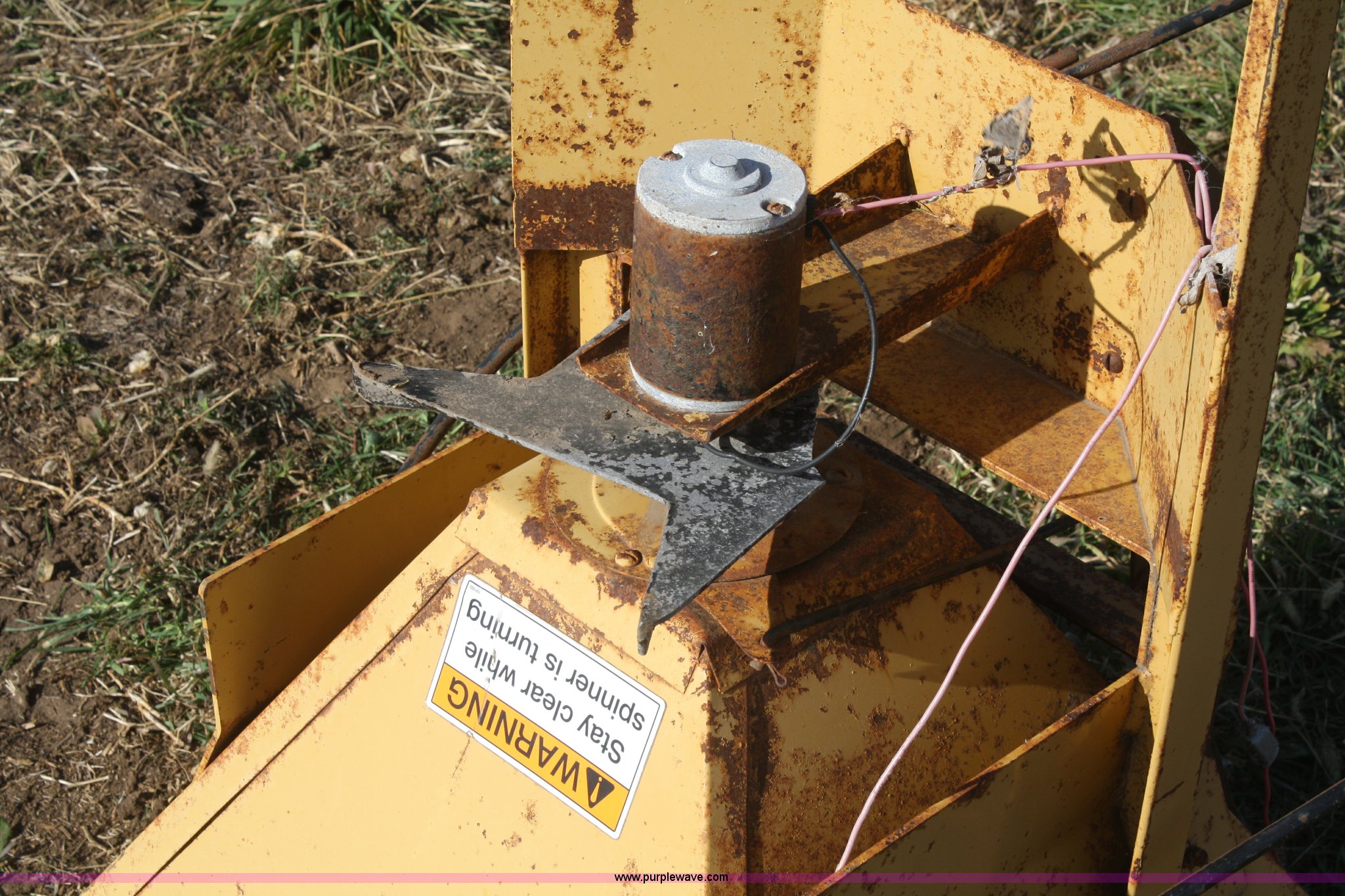 Farm Star spreader in Colony, KS | Item O9805 sold | Purple Wave