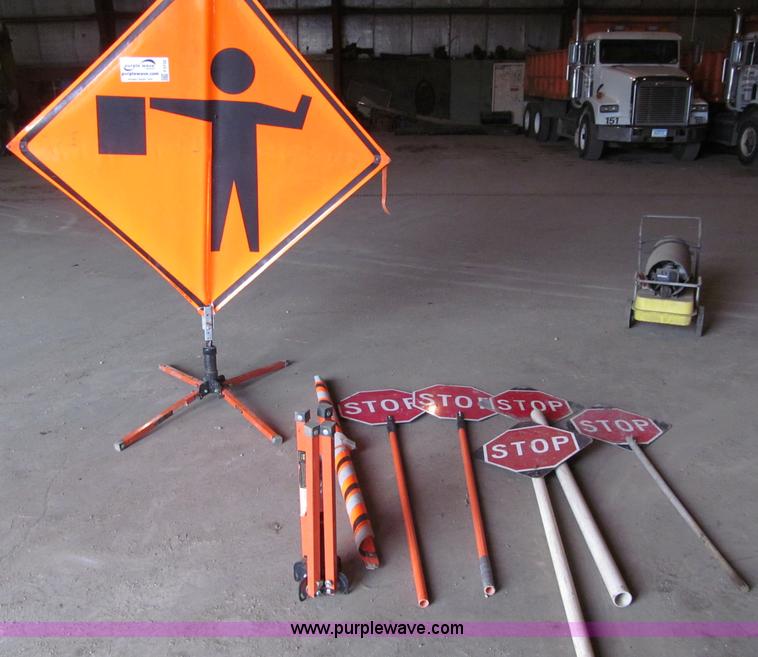 Portable flagging equipment in Winona, MN | Item F5732 sold | Purple Wave