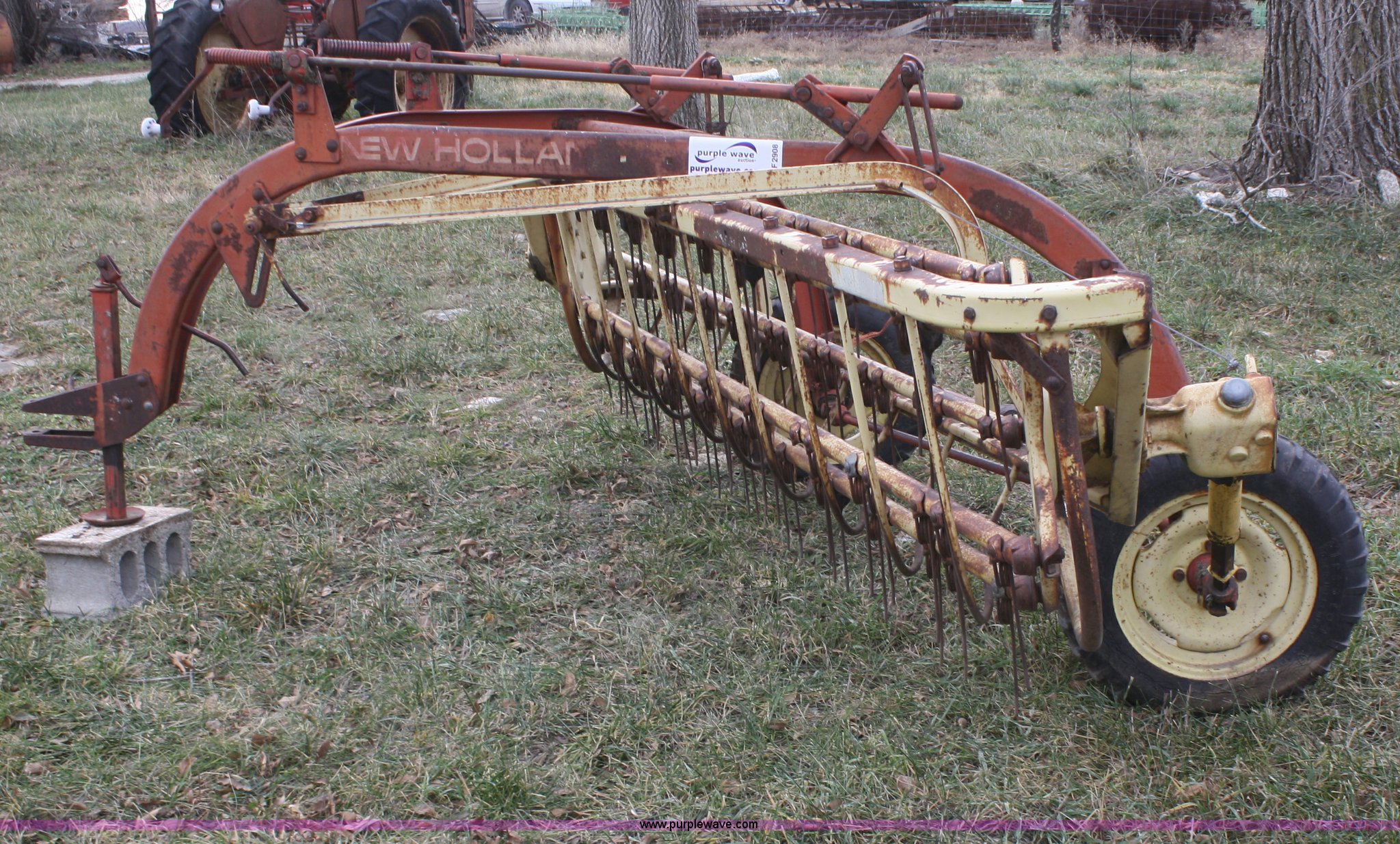 New Holland 250 ground driven rake in Paola, KS | Item F2908 sold ...