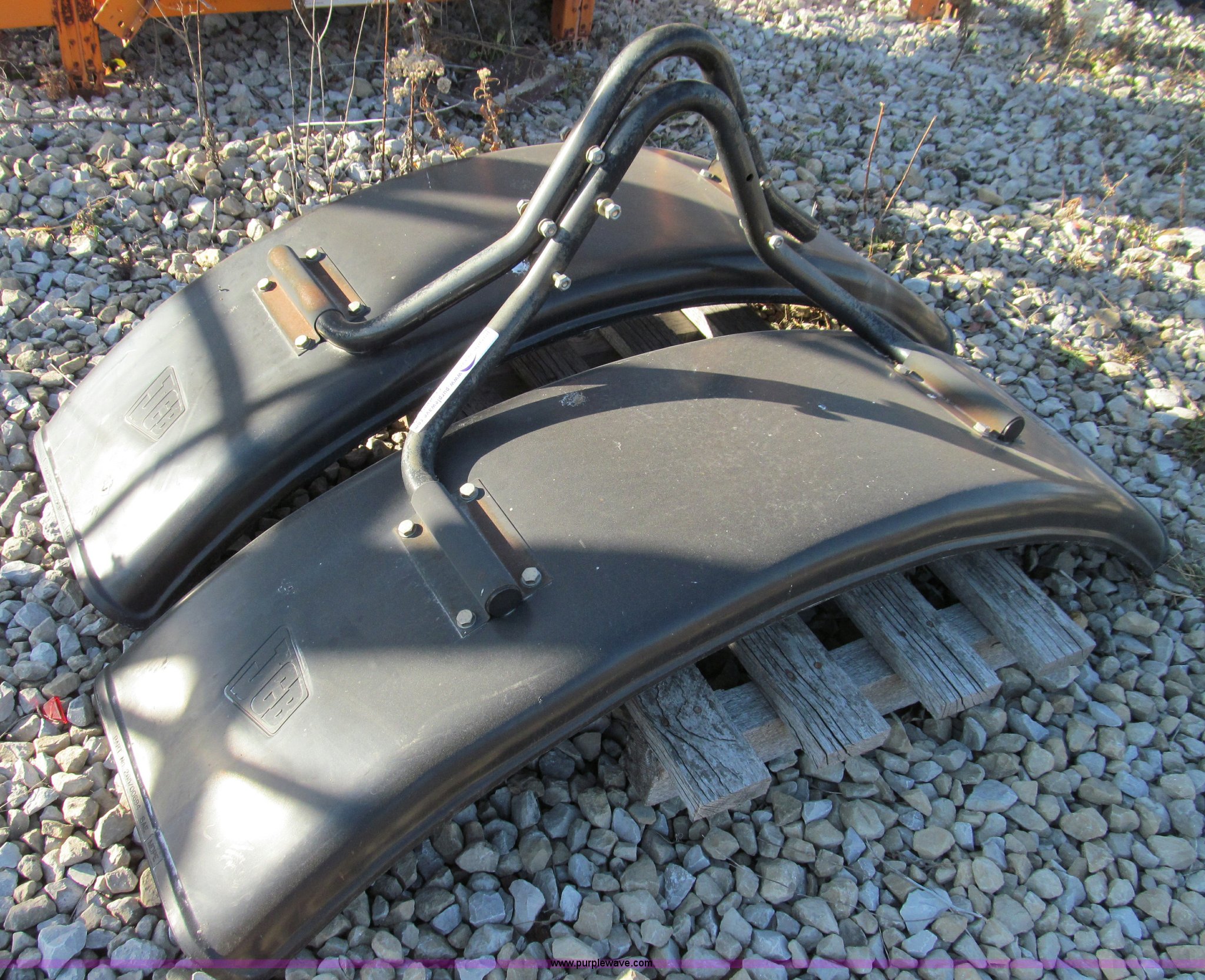 (2) JCB fenders in Fulton, MO | Item O9099 sold | Purple Wave