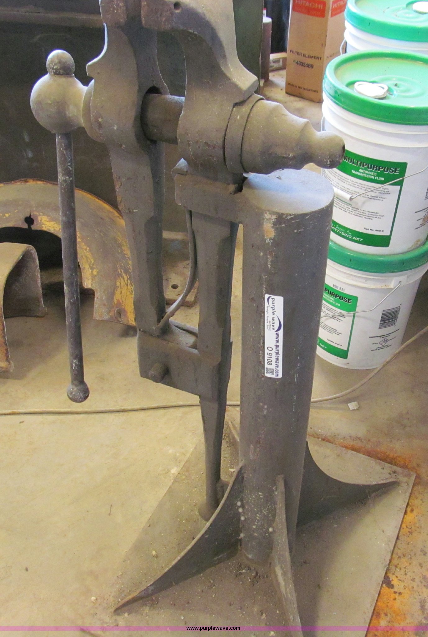 Standing floor vise in Fulton, MO | Item O9108 sold | Purple Wave