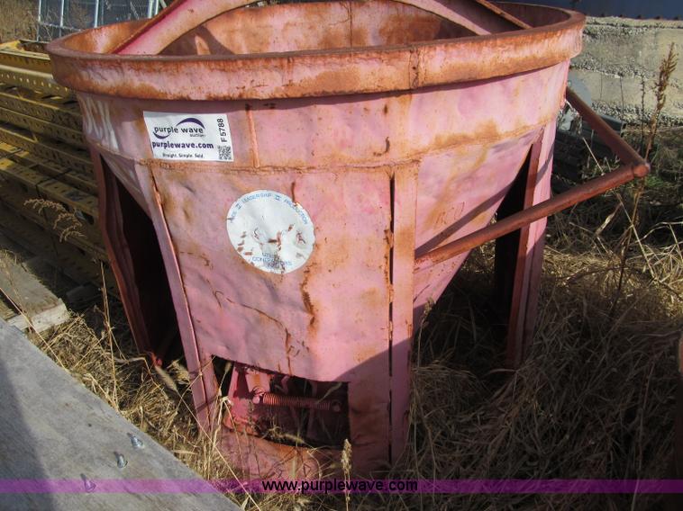 Concrete bucket in Harmony, MN | Item F5788 sold | Purple Wave