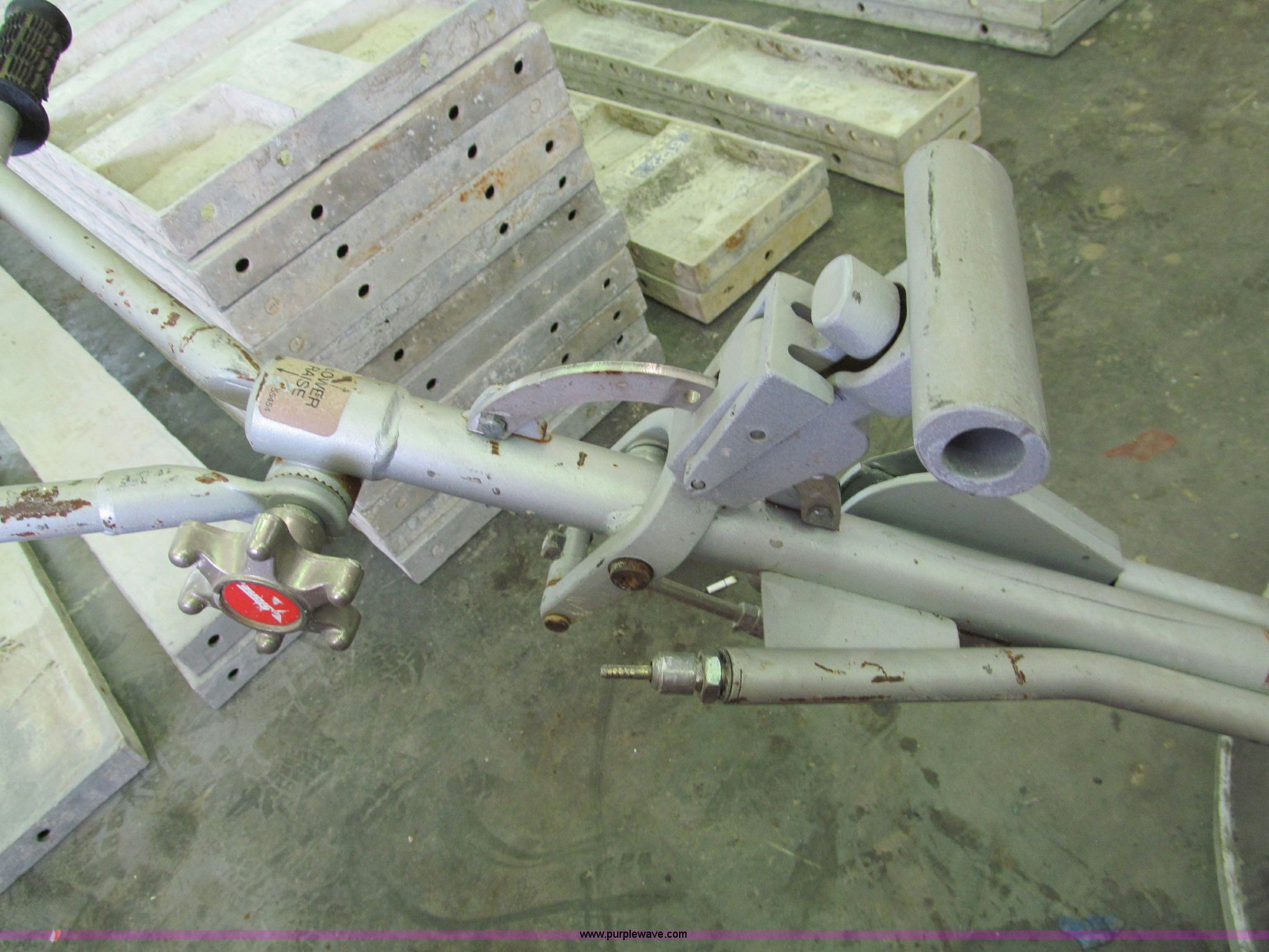 Stone CF464 power trowel in Lone Jack, MO | Item E5795 sold | Purple Wave