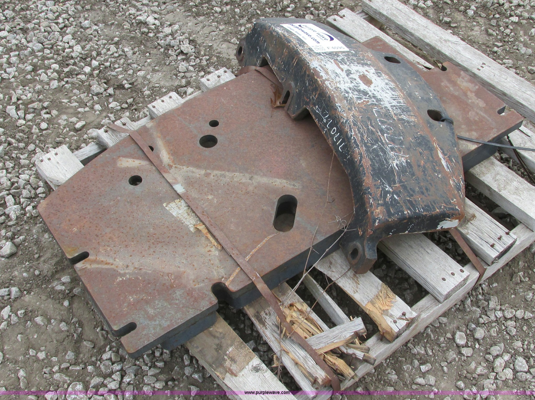 Counter weight kit for a Bobcat 337 excavator in Olathe, KS | Item ...