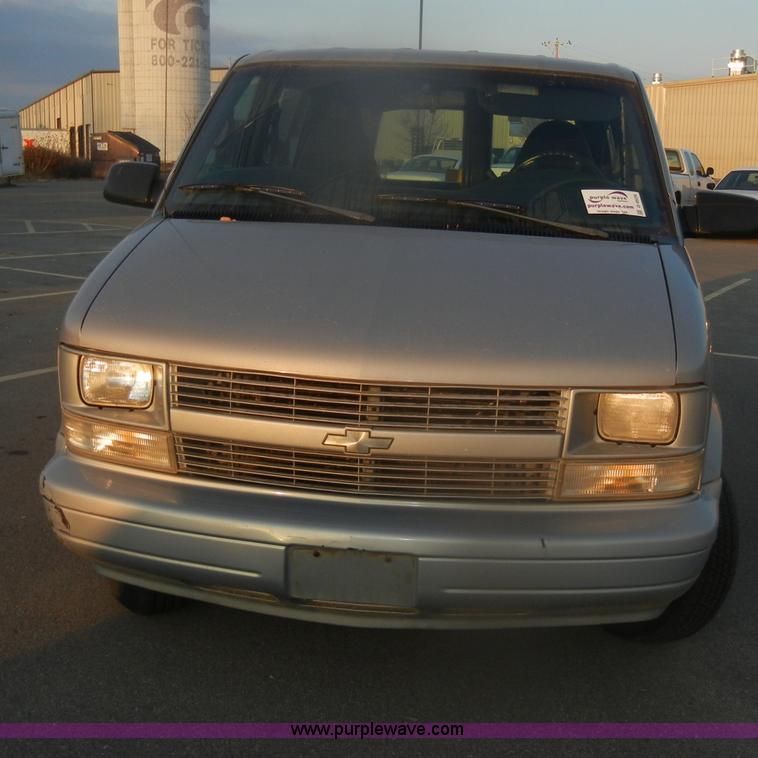 1998 Chevrolet Astro van in Manhattan, KS | Item D4529 sold | Purple Wave