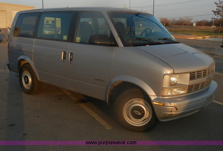 1998 Chevrolet Astro van in Manhattan, KS | Item D4529 sold | Purple Wave