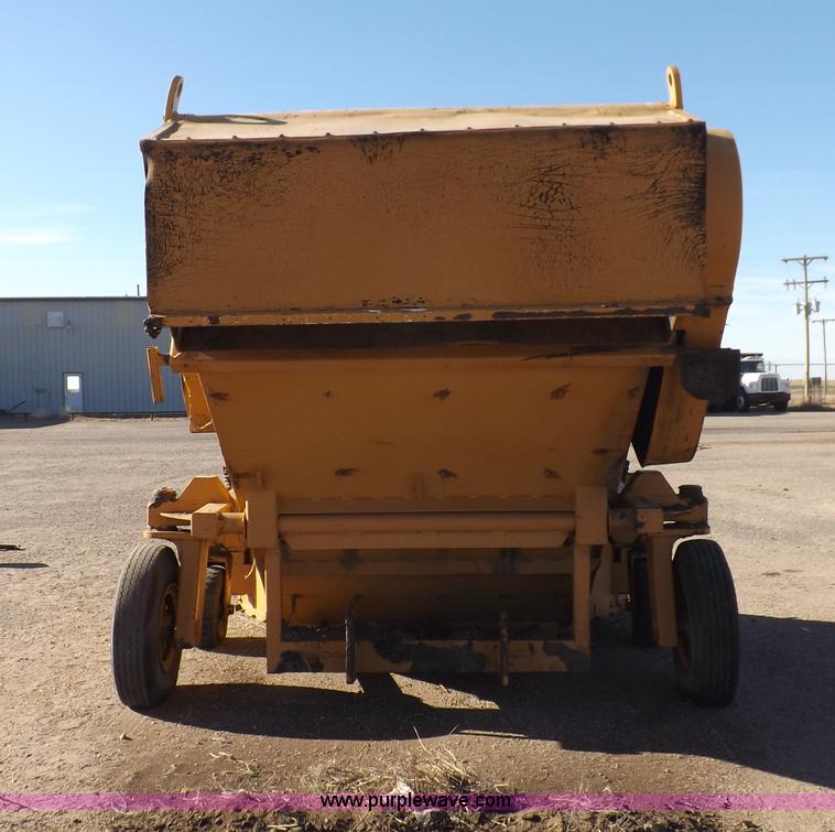 CMI Corp Windrow asphalt elevating machine in Elkhart, KS | Item F6343 ...