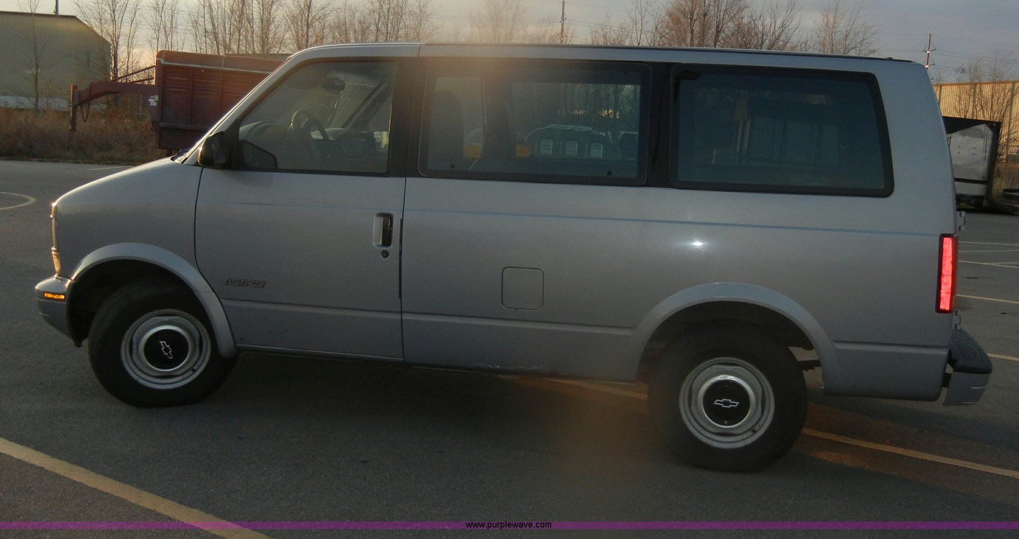 1998 Chevrolet Astro van in Manhattan, KS | Item D4529 sold | Purple Wave