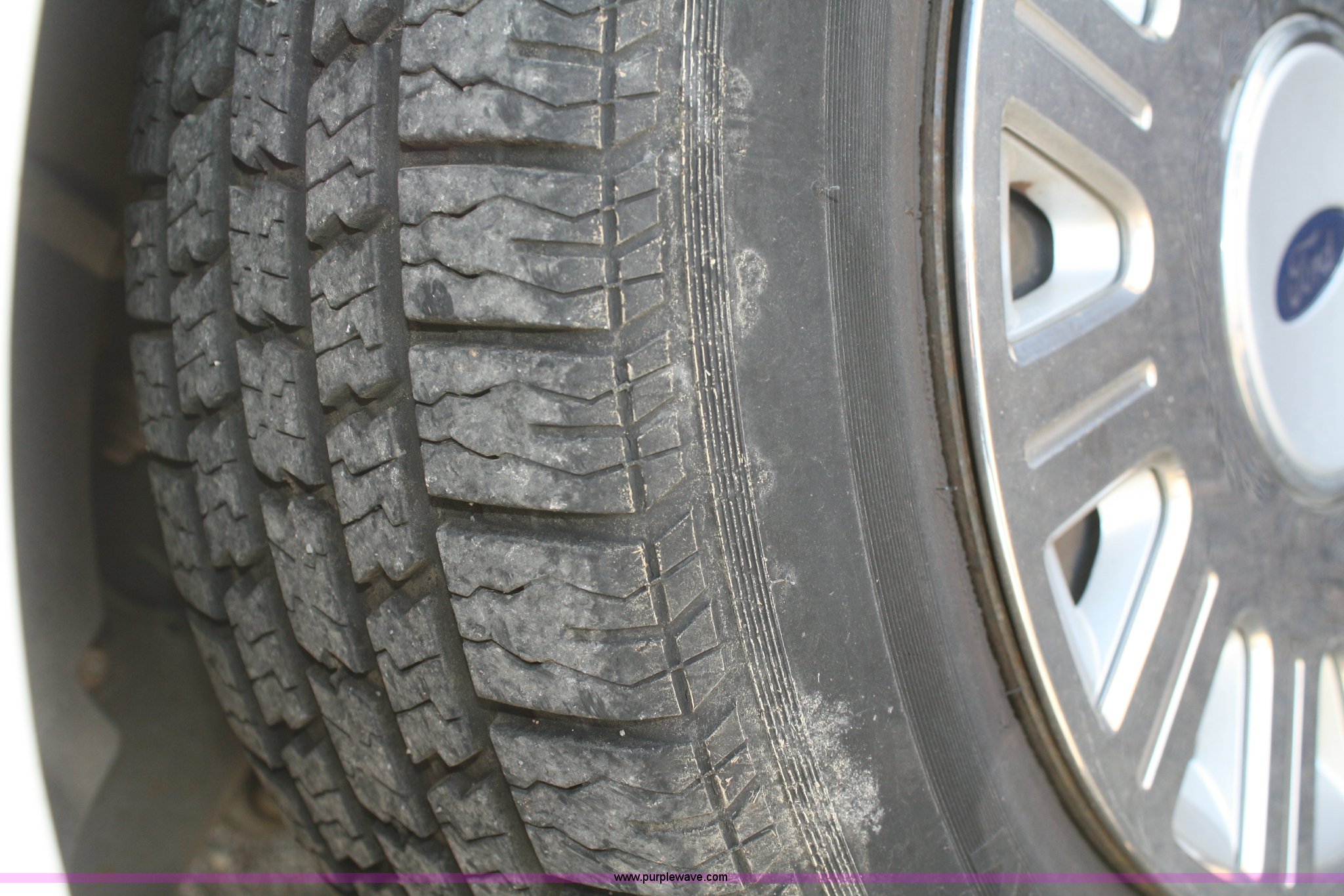 2004 Ford Crown Victoria Police Interceptor in Leavenworth, KS | Item F2502 sold | Purple Wave