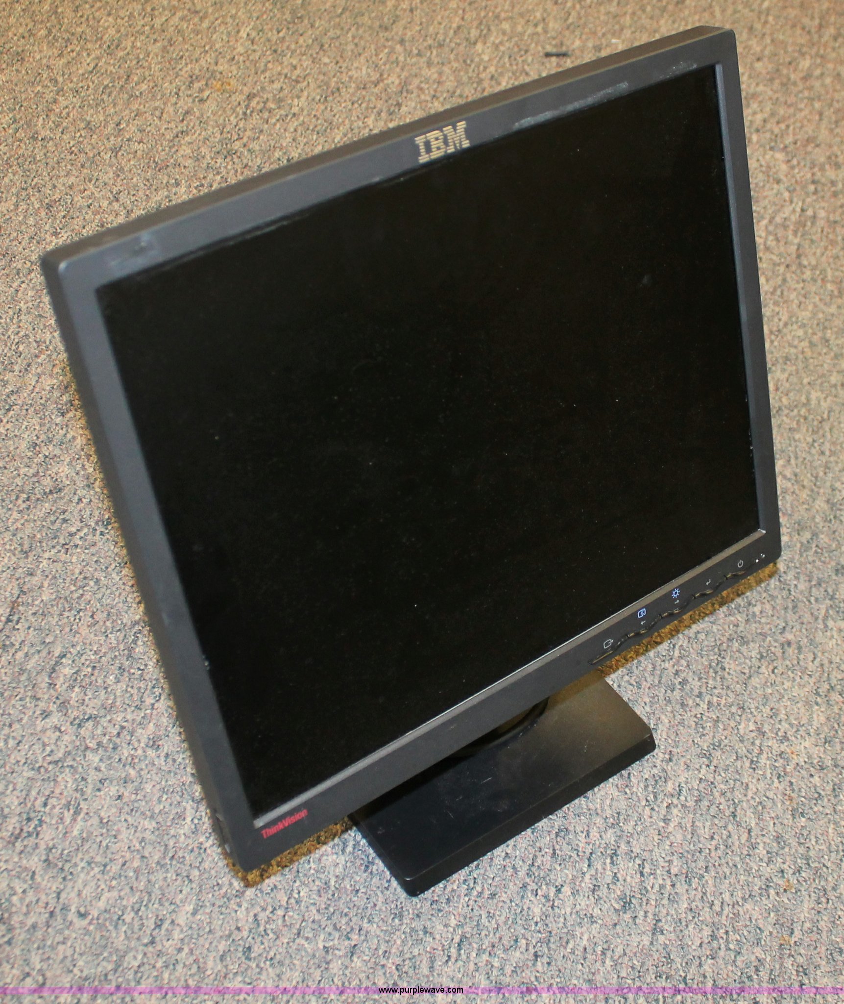 (50) Lenovo/IBM 17" flat screen monitors in Spring Hill, KS | Item ...