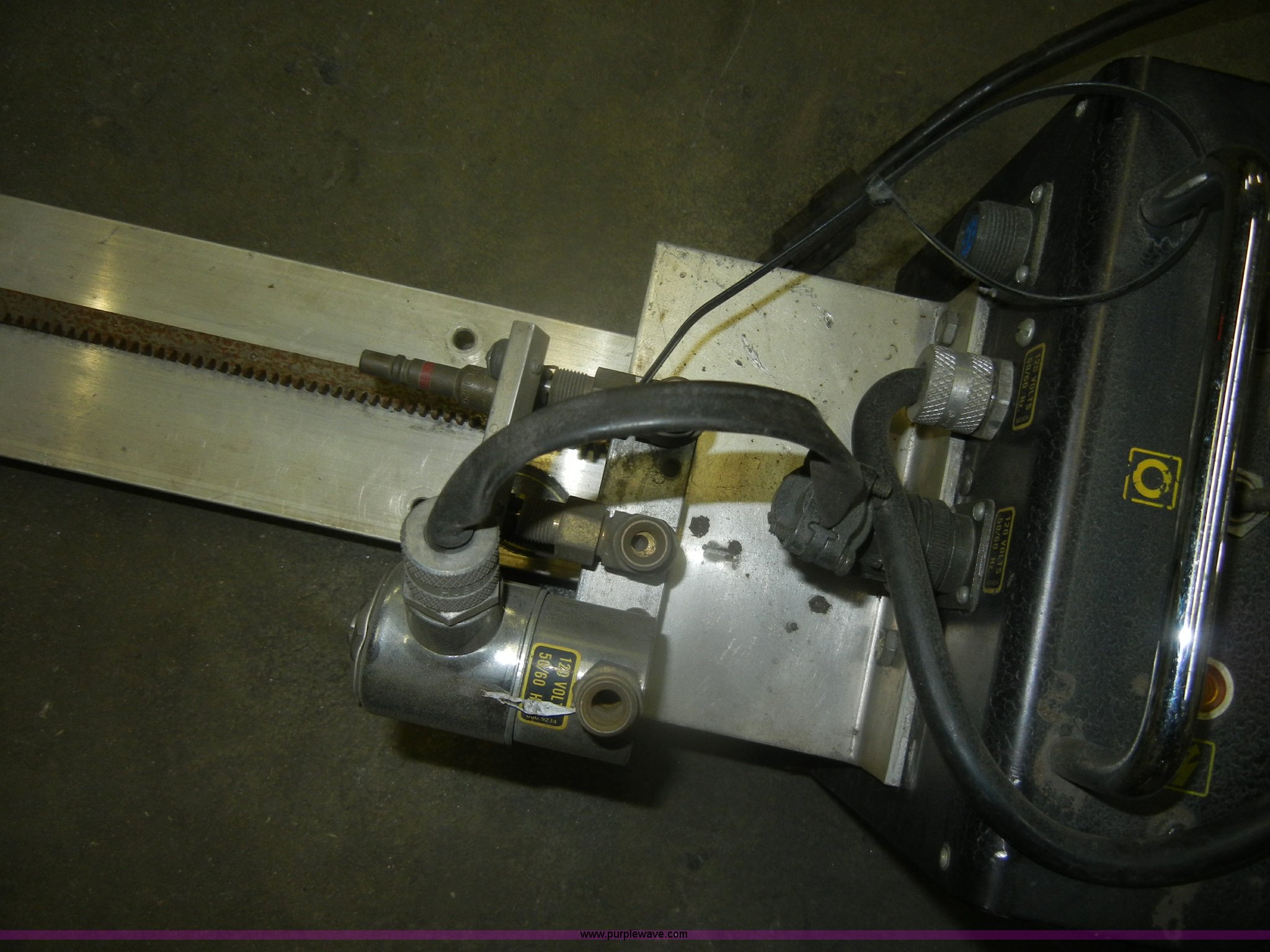 1997 Bug-O-Torch Rail two axis welding/torch cutting guidance unit in ...