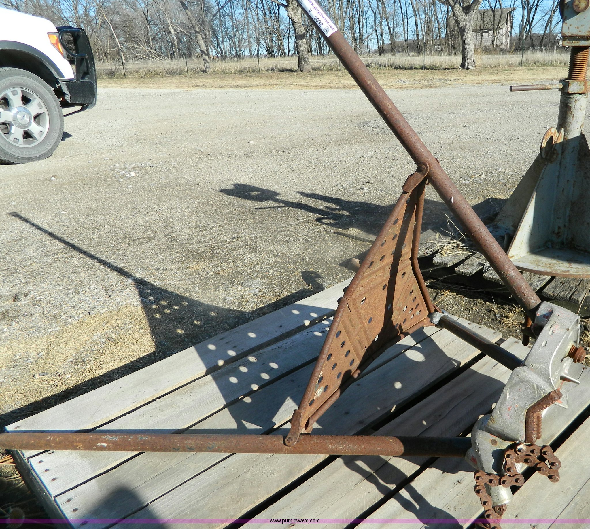 Conduit tripod work vise in Concordia, KS | Item Y9092 sold | Purple Wave