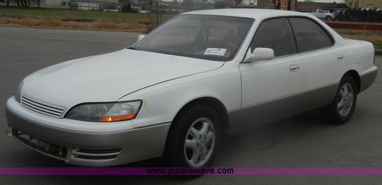 1995 Lexus ES300 in Manhattan, KS | Item D4729 sold | Purple Wave