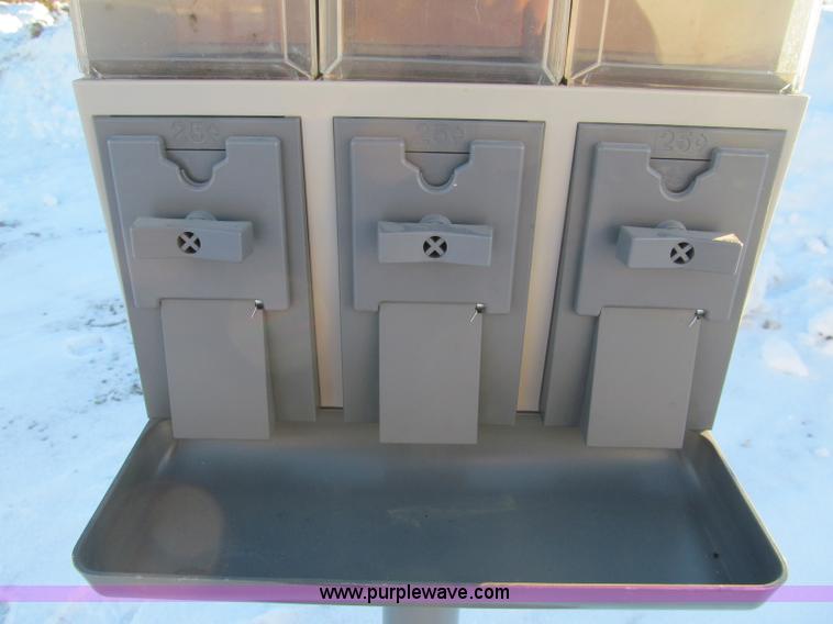 (10) Vendstar 3000 candy machines in Buffalo, MN | Item F5904 sold ...