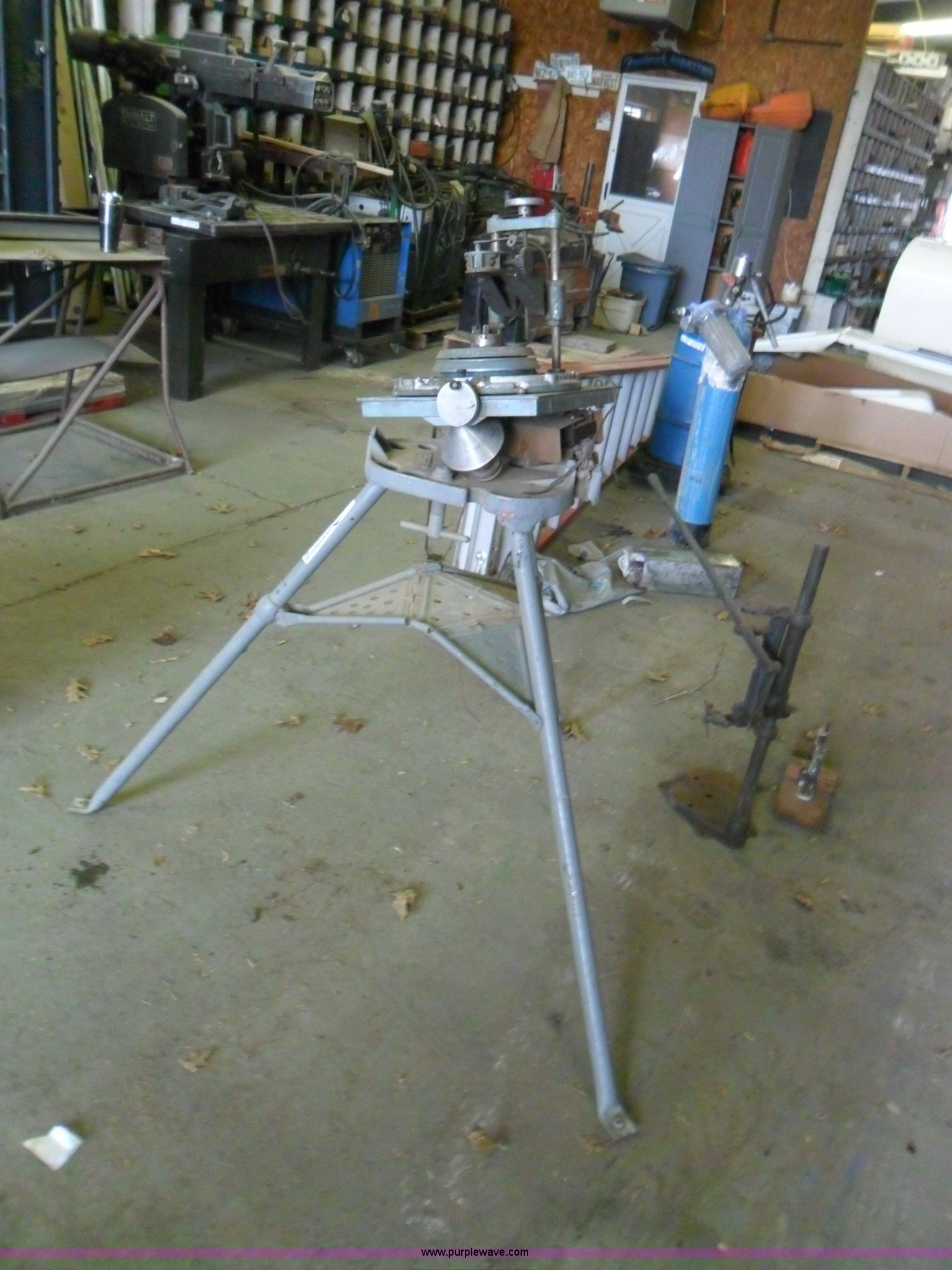 Rigid pipe threader stand in Alden, KS | Item AB9122 sold | Purple Wave