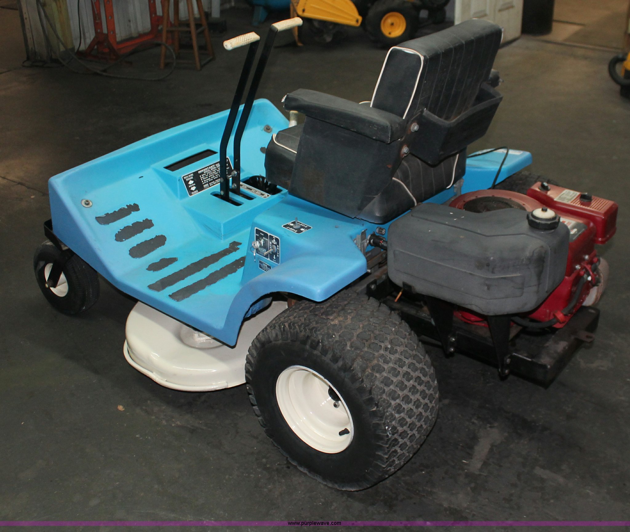 Dixon 424 ZTR lawn mower in Abilene, KS | Item V9243 sold | Purple Wave
