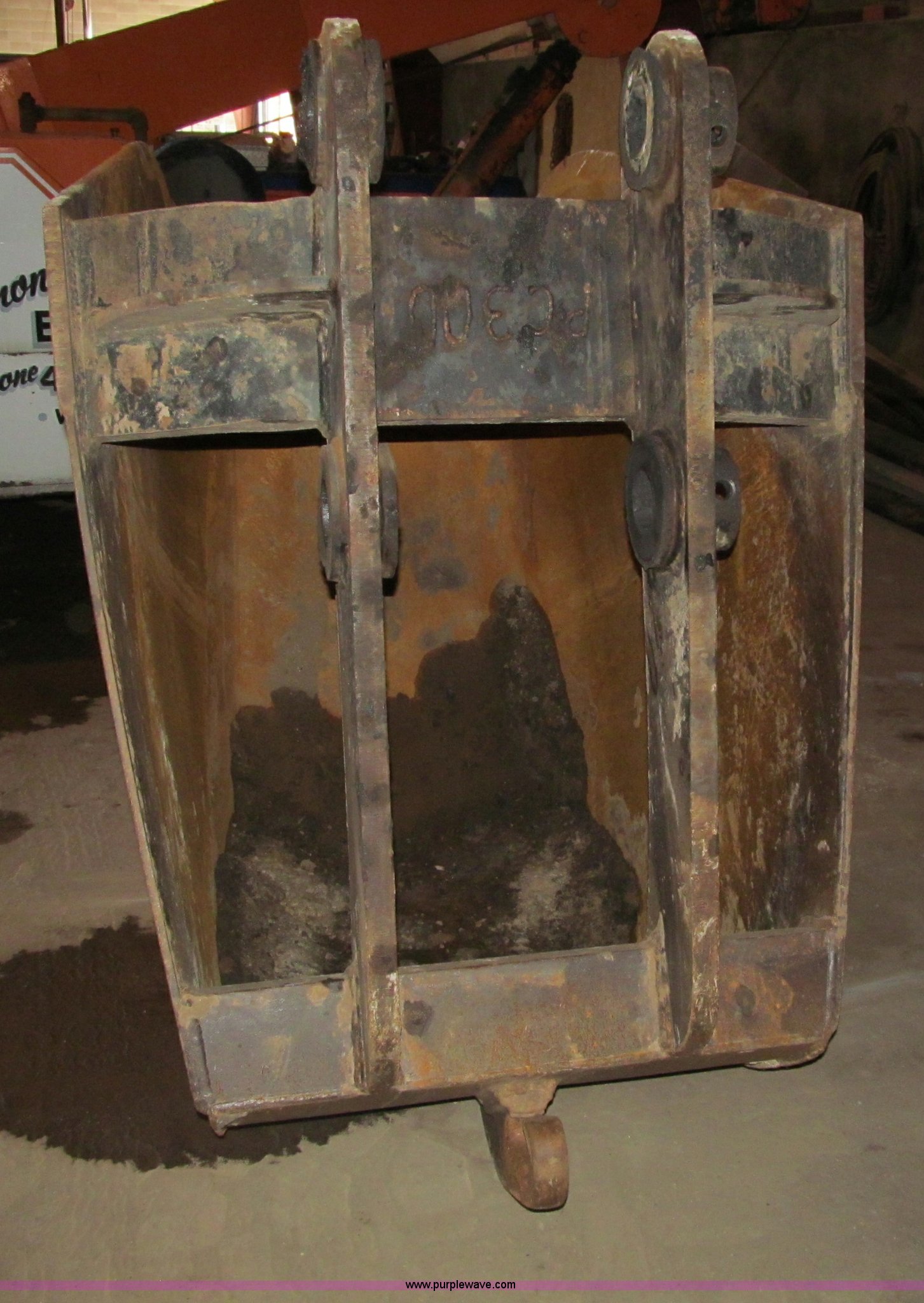 Excavator sand bucket in Winona, MN | Item F5889 sold | Purple Wave