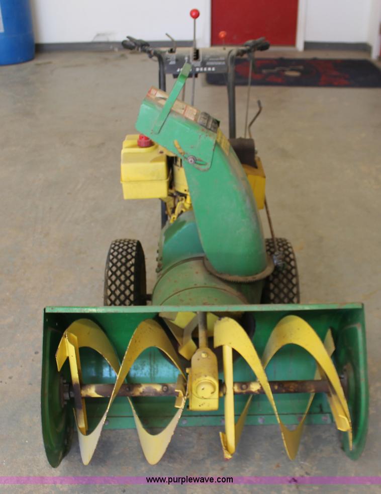 John Deere 1032 snow blower in Derby, KS | Item V9105 sold | Purple Wave