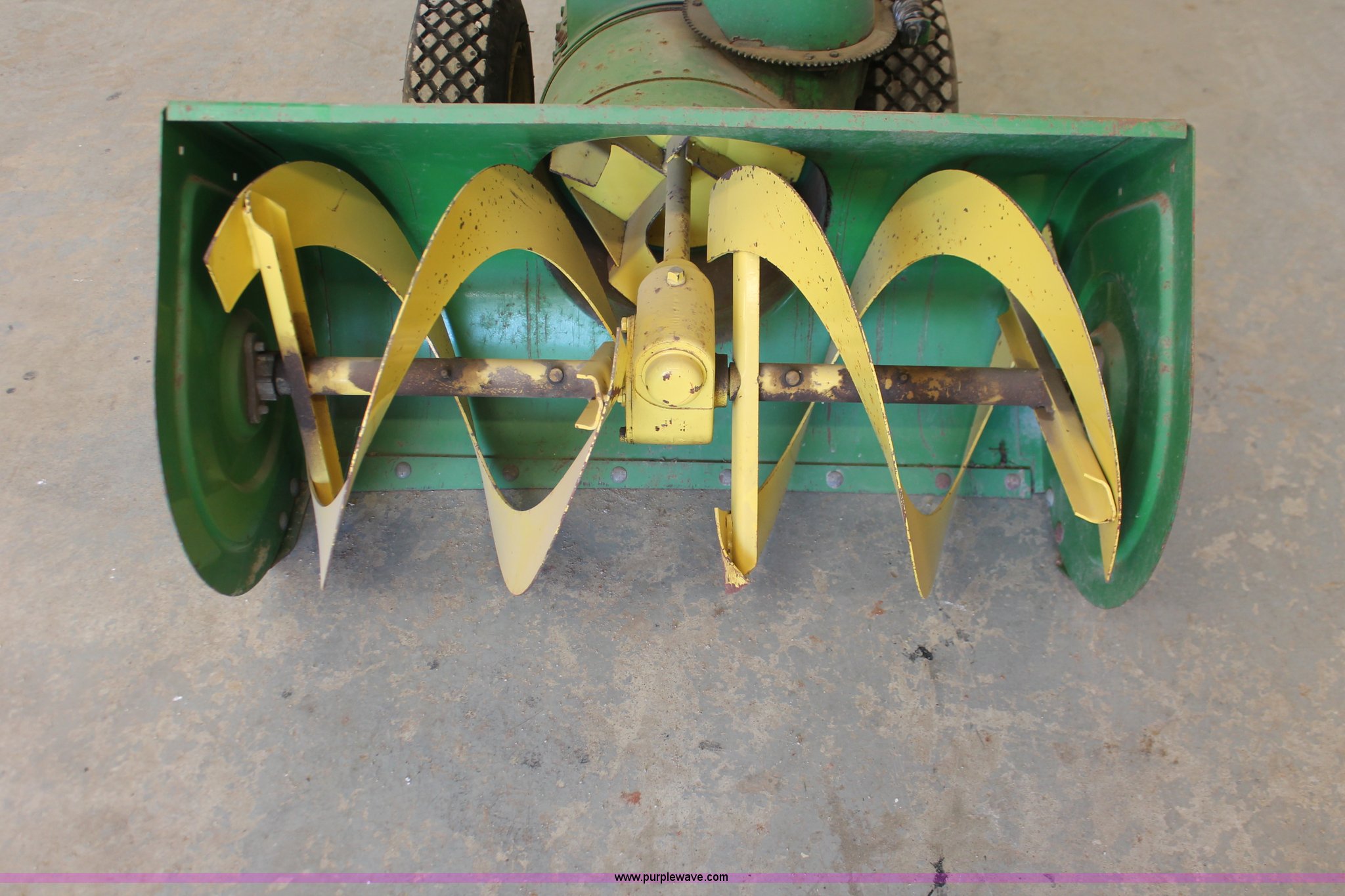 John Deere 1032 snow blower in Derby, KS | Item V9105 sold | Purple Wave