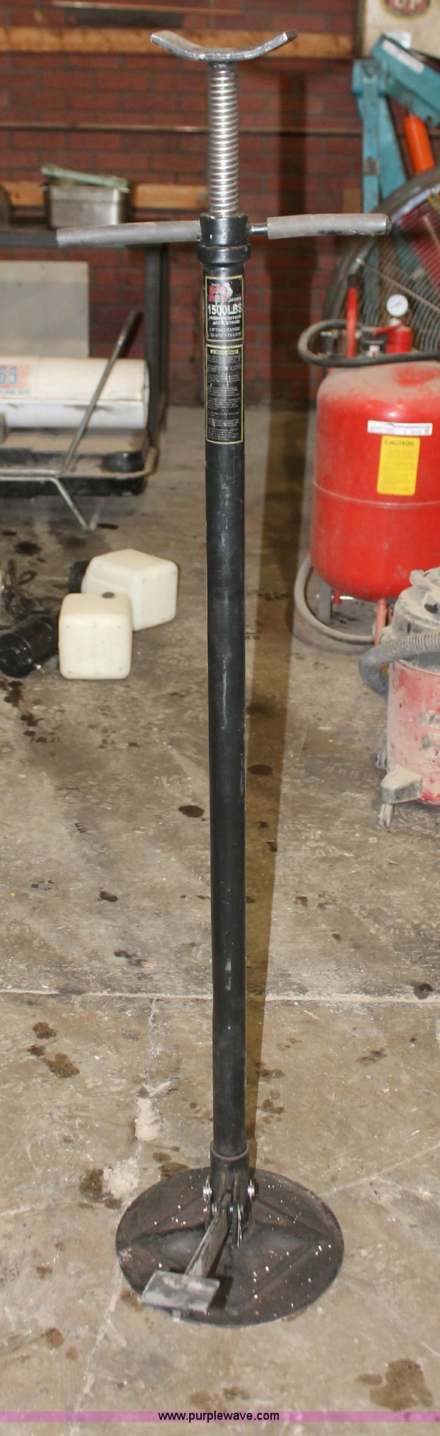 1,500 lb jack stand in Junction City, KS | Item V9138 sold | Purple Wave