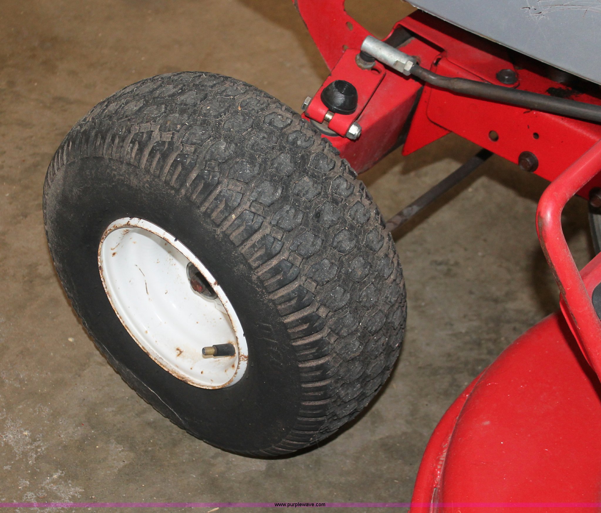 Lawn Chief lawn mower in Abilene, KS | Item V9237 sold | Purple Wave
