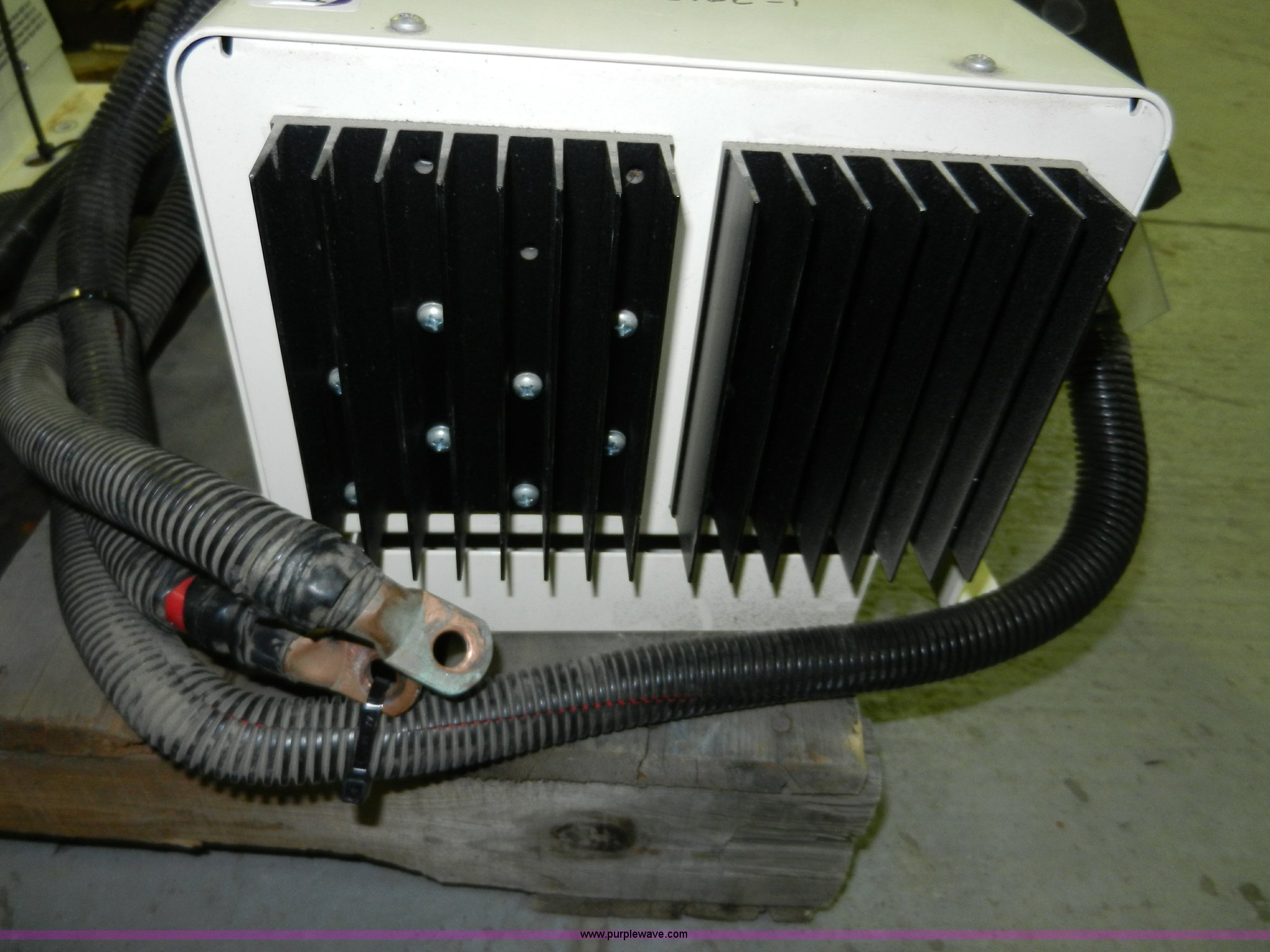 Dimensions Super Inverter in Topeka, KS | Item W9739 sold | Purple Wave