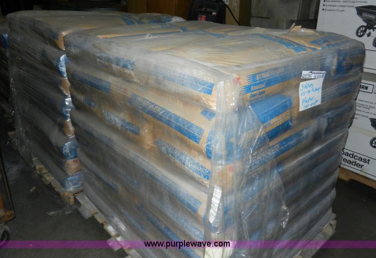 Approximately 115 50 lbs bags of structo-lite basecoat plaster in ...