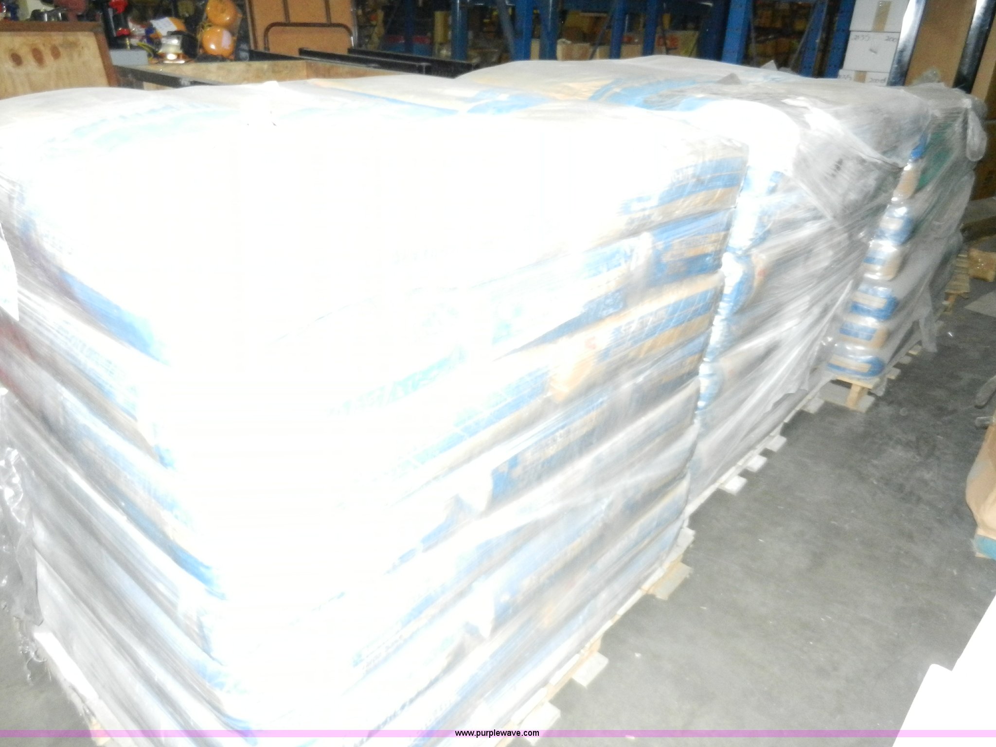 Approximately 115 50 lbs bags of structo-lite basecoat plaster in ...