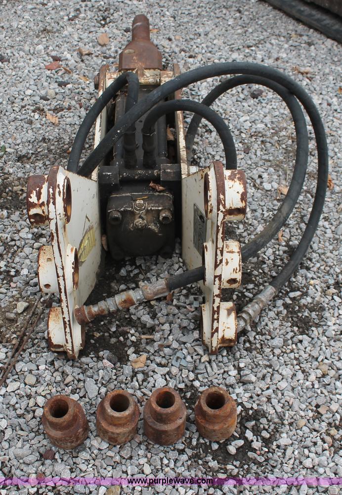 Kent KF5 hydraulic hammer in Wichita, KS | Item E3048 sold | Purple Wave