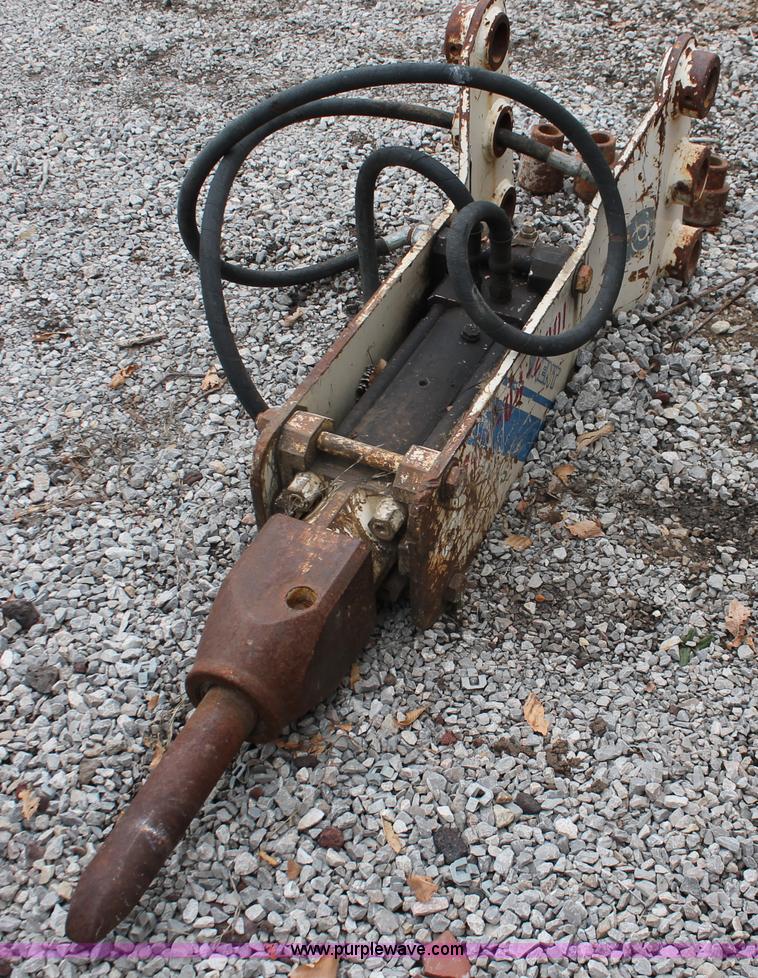 Kent KF5 hydraulic hammer in Wichita, KS | Item E3048 sold | Purple Wave