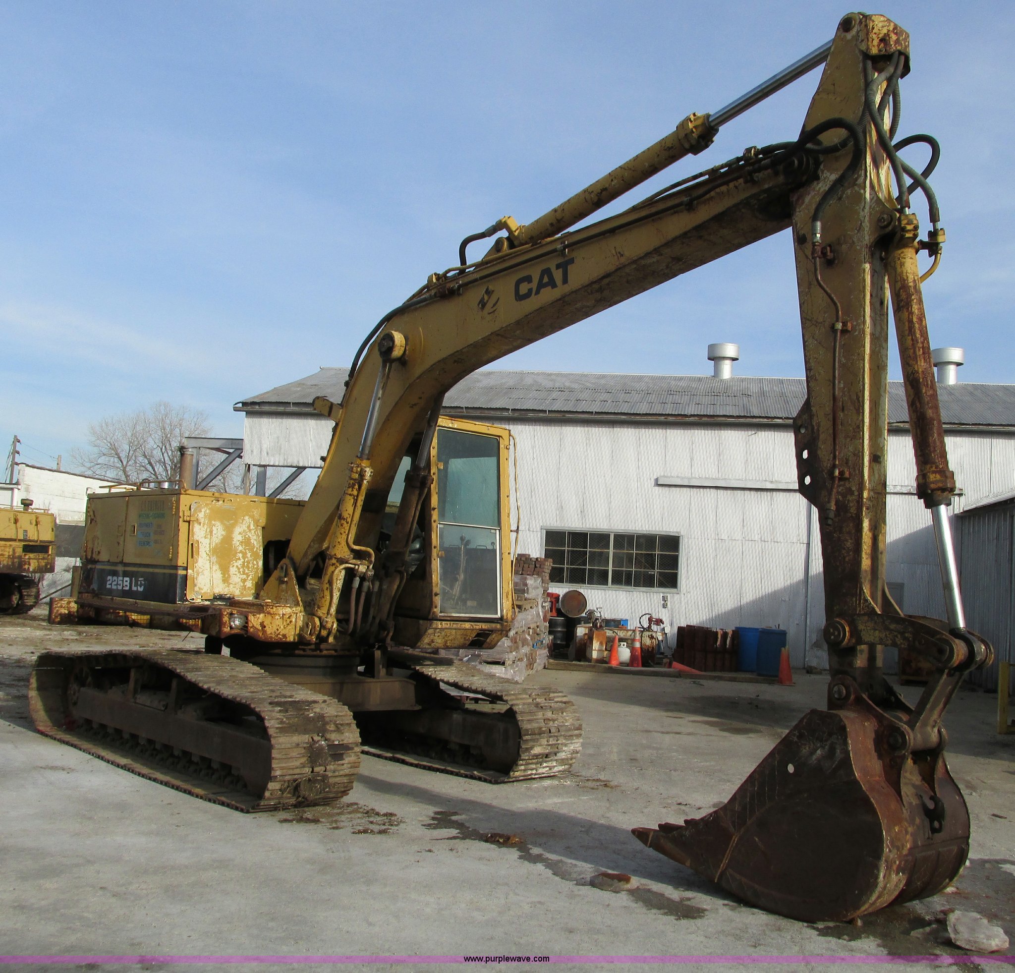 1988 Caterpillar 225B LC excavator in Kansas City, MO | Item F4200 sold ...