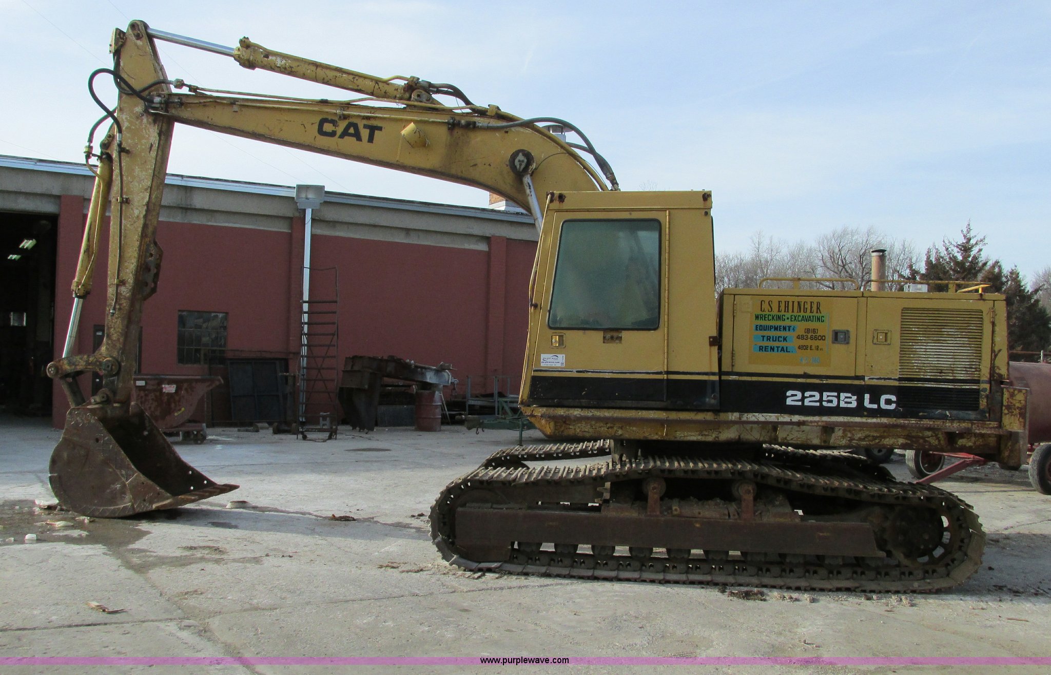 1988 Caterpillar 225B LC excavator in Kansas City, MO | Item F4200 sold ...