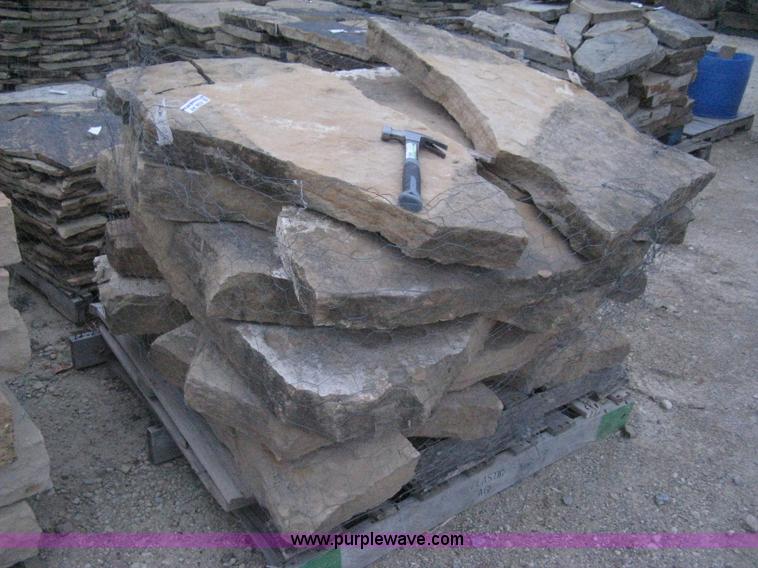 Buff garden wall stones in Wichita, KS | Item AK9036 sold | Purple Wave