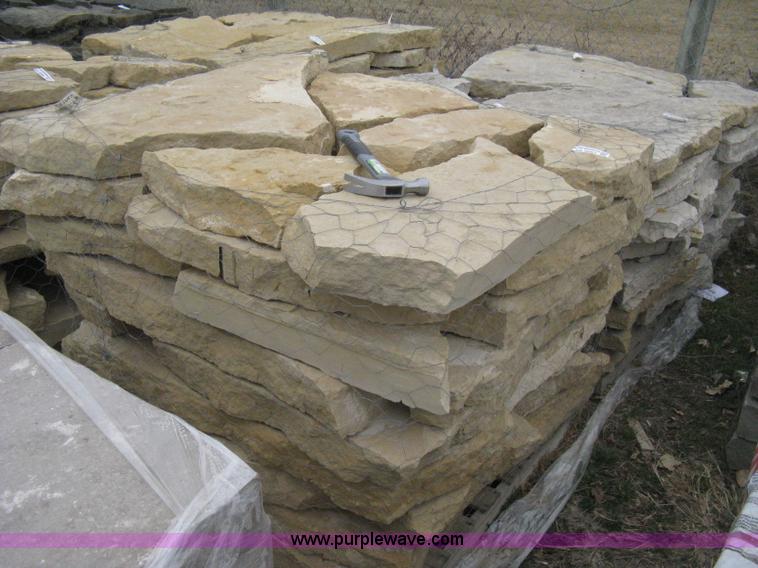 Buff garden wall stone in Wichita, KS | Item AK9083 sold | Purple Wave