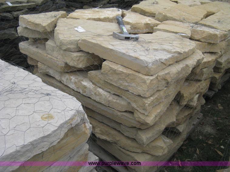 Buff garden wall stone in Wichita, KS | Item AK9086 sold | Purple Wave