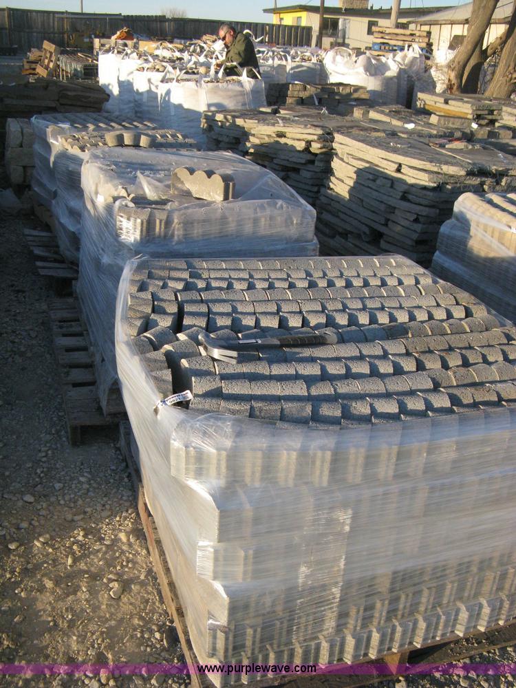 Approx. 1200 pieces of curved scallop edging on 4 pallets in Wichita ...