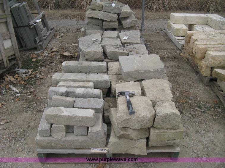 Miscellaneous Flint Hills gray limestone on 3 pallets in Wichita, KS ...