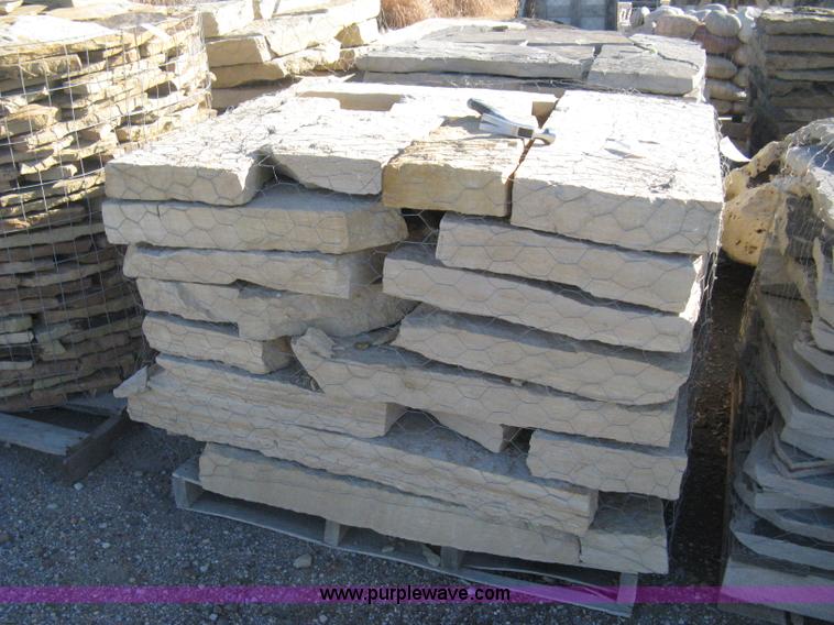 Buff garden stones in Wichita, KS | Item Z9922 sold | Purple Wave