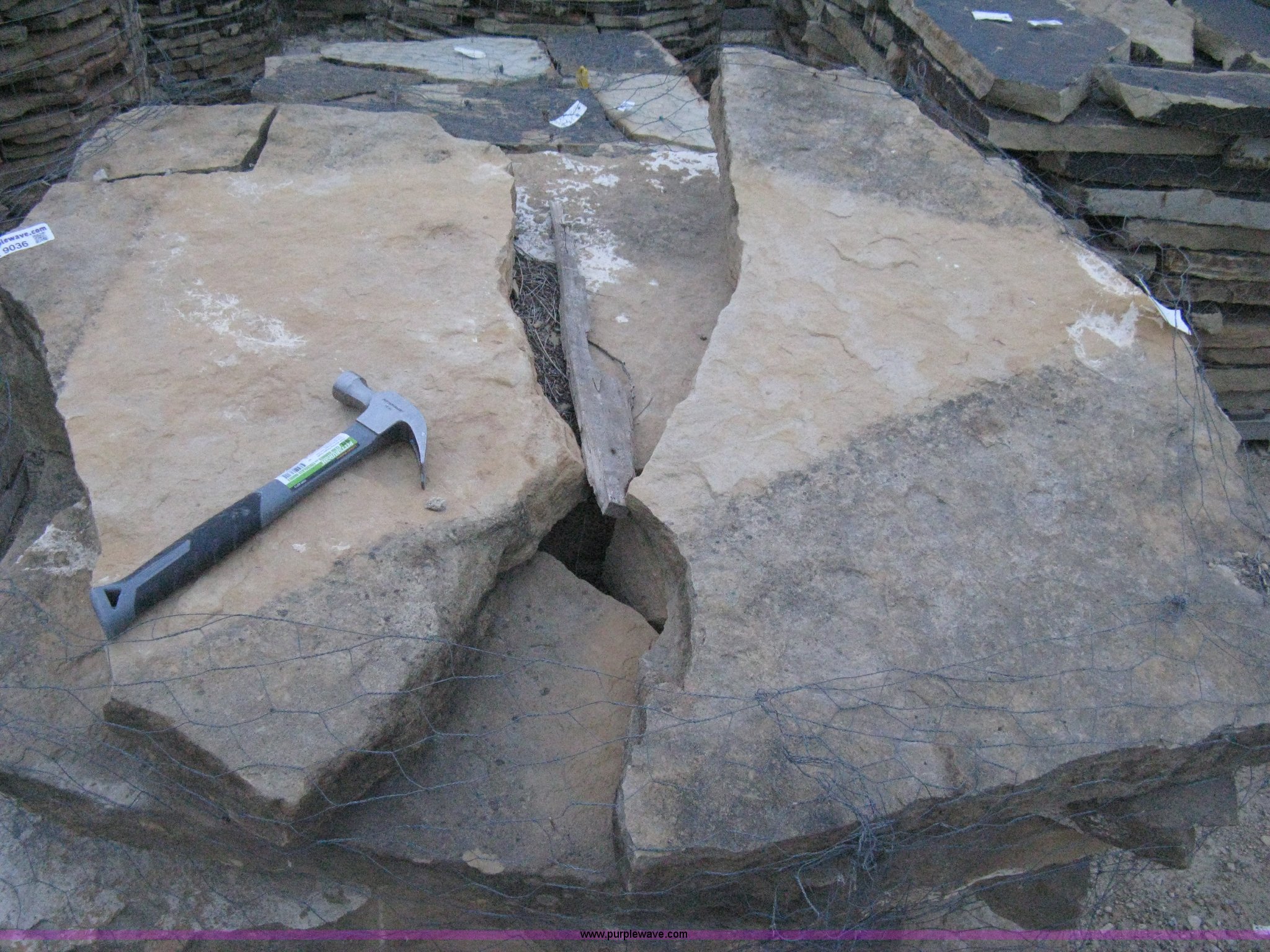 Buff garden wall stones in Wichita, KS | Item AK9036 sold | Purple Wave