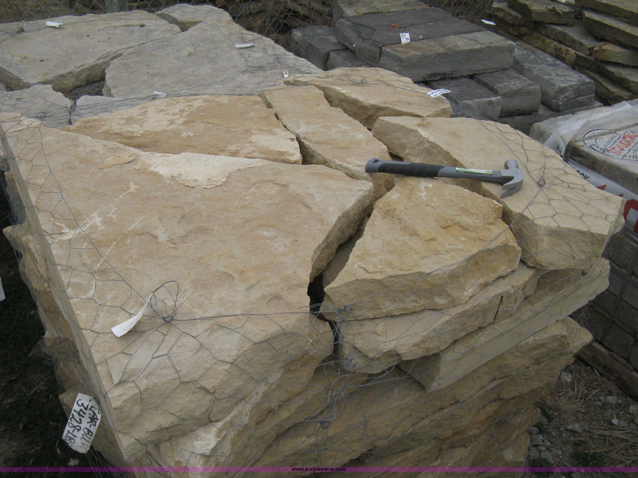 Buff garden wall stone in Wichita, KS | Item AK9083 sold | Purple Wave