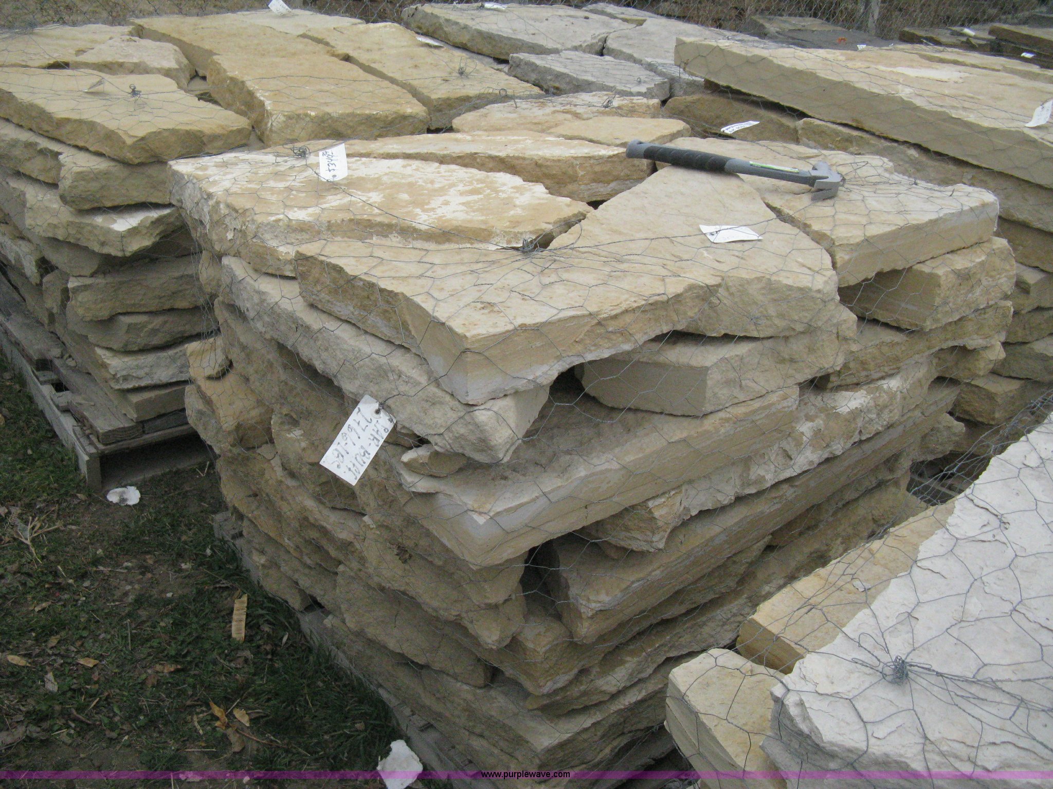 Buff garden wall stone in Wichita, KS | Item AK9086 sold | Purple Wave