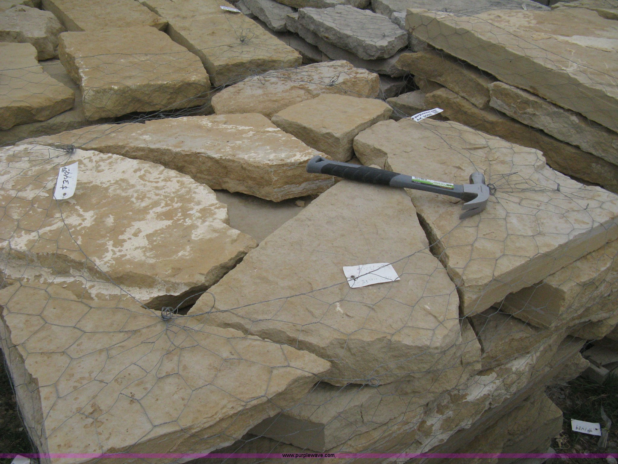 Buff garden wall stone in Wichita, KS | Item AK9086 sold | Purple Wave
