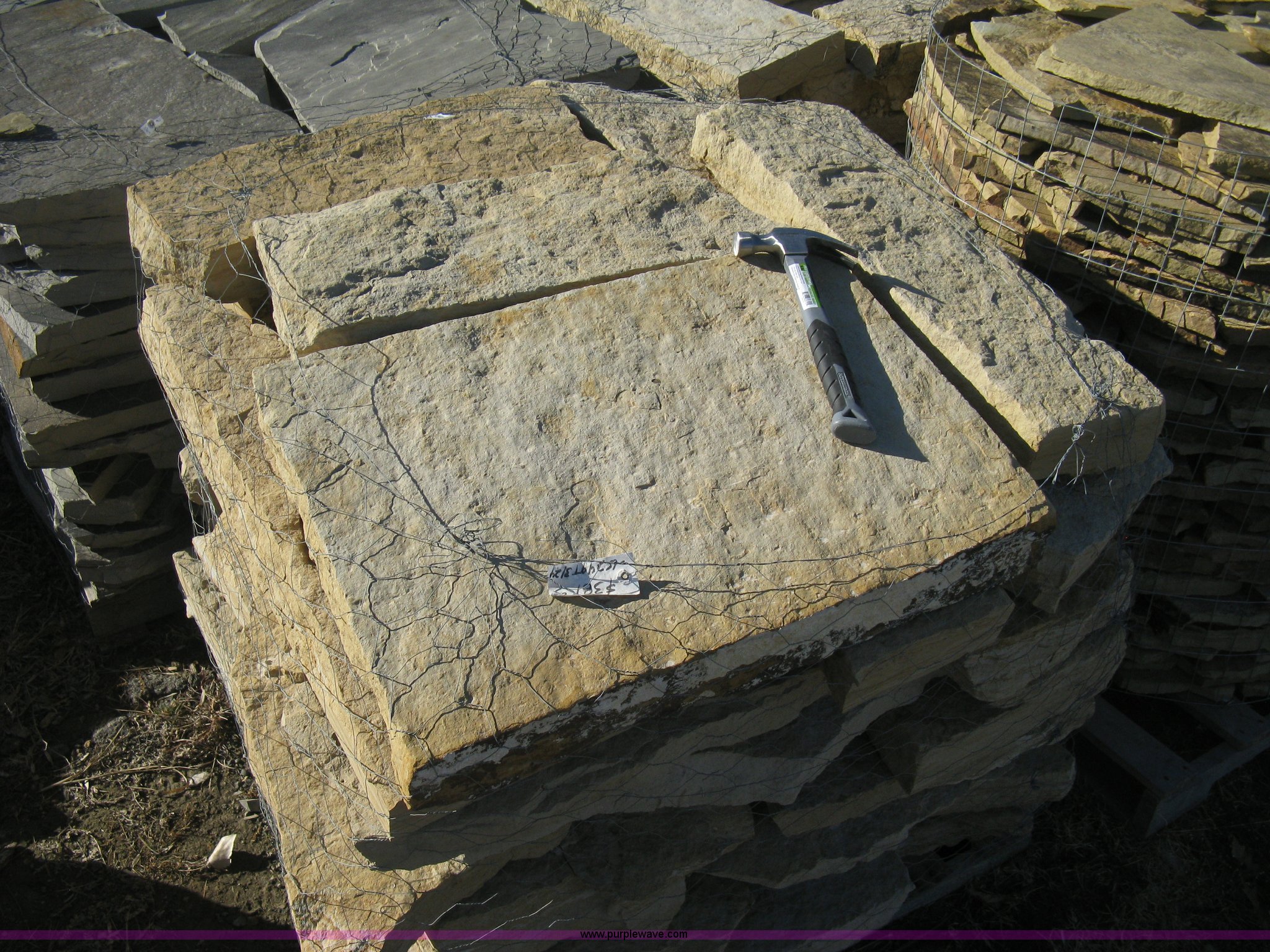Buff garden wall stone in Wichita, KS | Item Z9918 sold | Purple Wave
