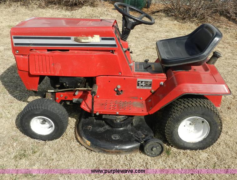 Wizard lawn tractor in Abilene, KS | Item AB9771 sold | Purple Wave