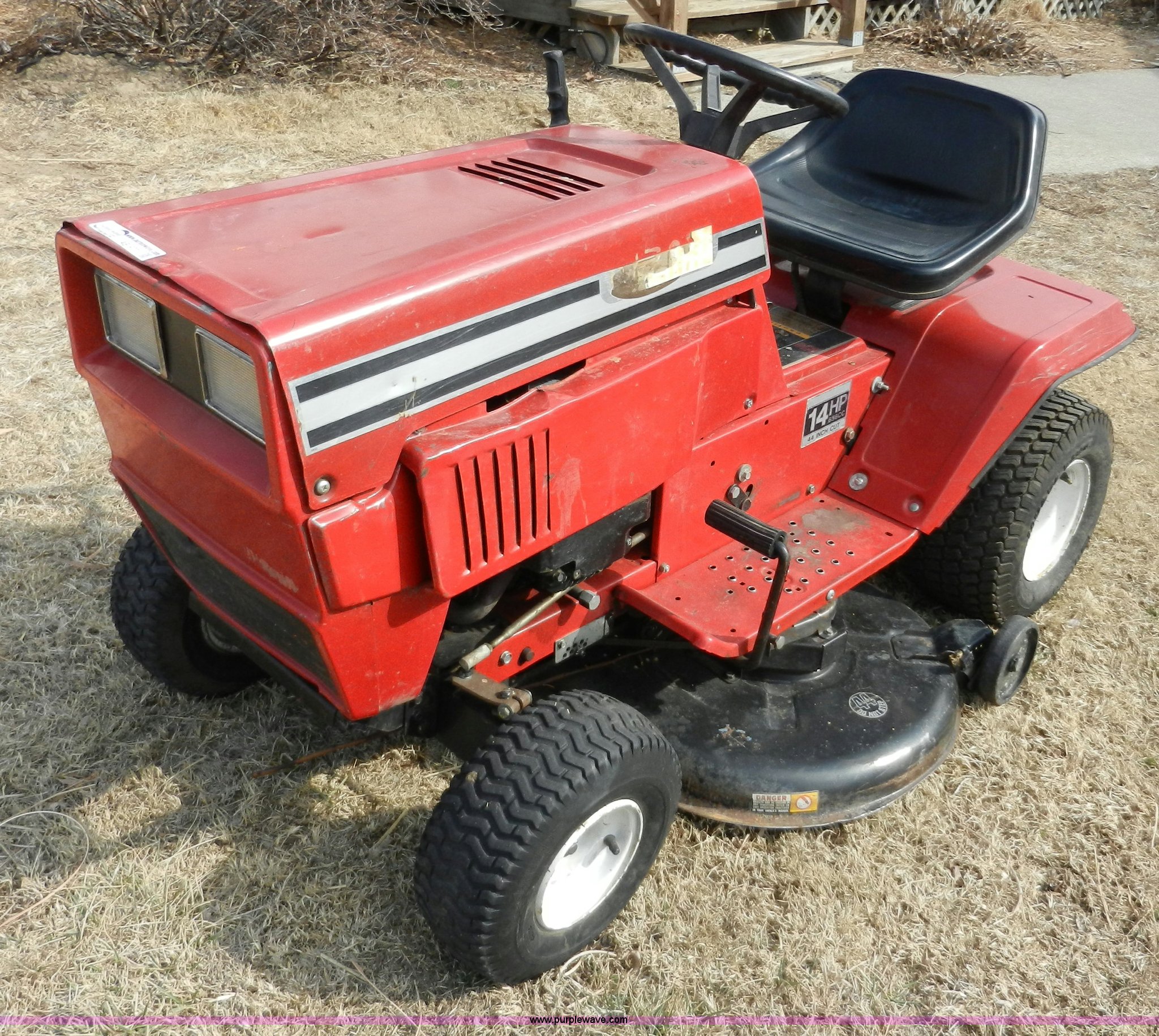 Wizard lawn tractor in Abilene, KS | Item AB9771 sold | Purple Wave