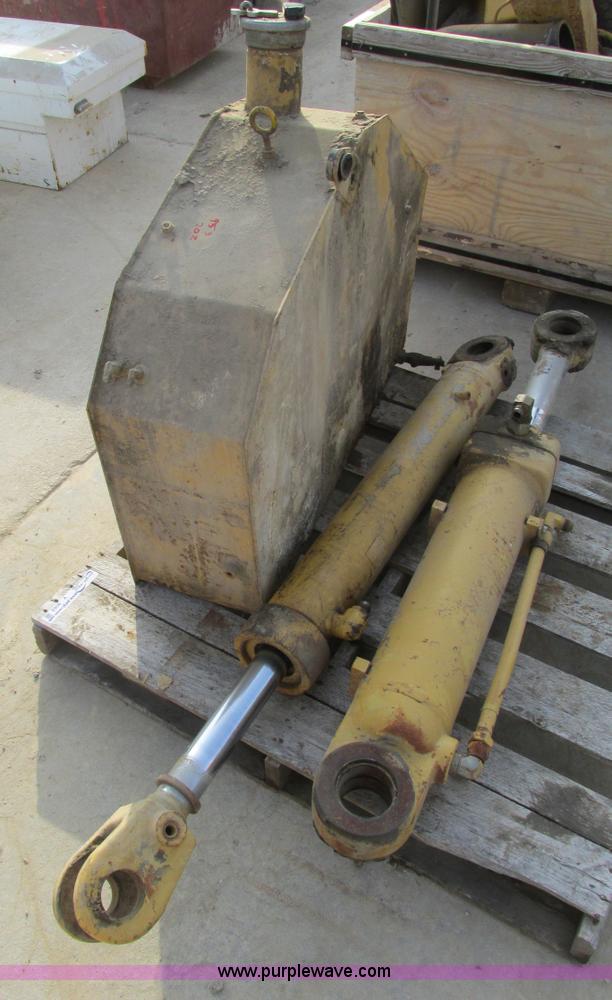 Caterpillar 953 track loader parts in Kansas City, MO | Item V9065 sold ...