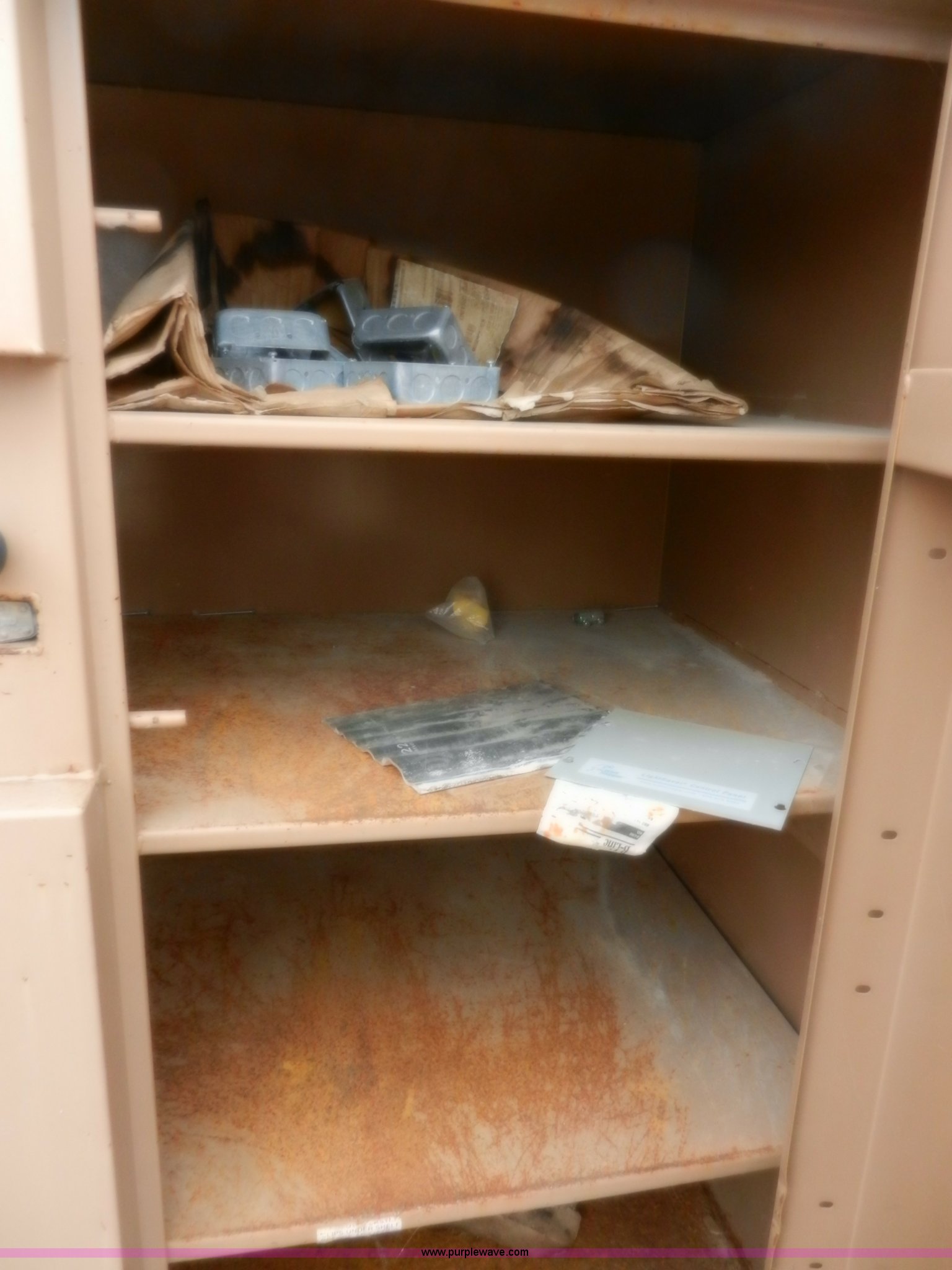 Knaack 139 utility box in Parsons, KS | Item X9085 sold | Purple Wave